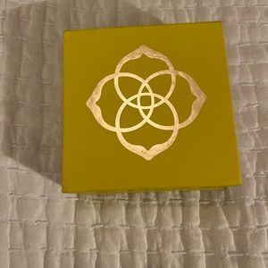 Kendra Scott | Jewelry | Kendra Scott New Elisa Green Necklace With ...